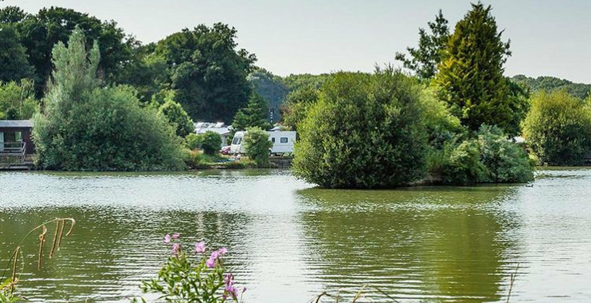Sumners Ponds Fishery - Fisheries.co.uk
