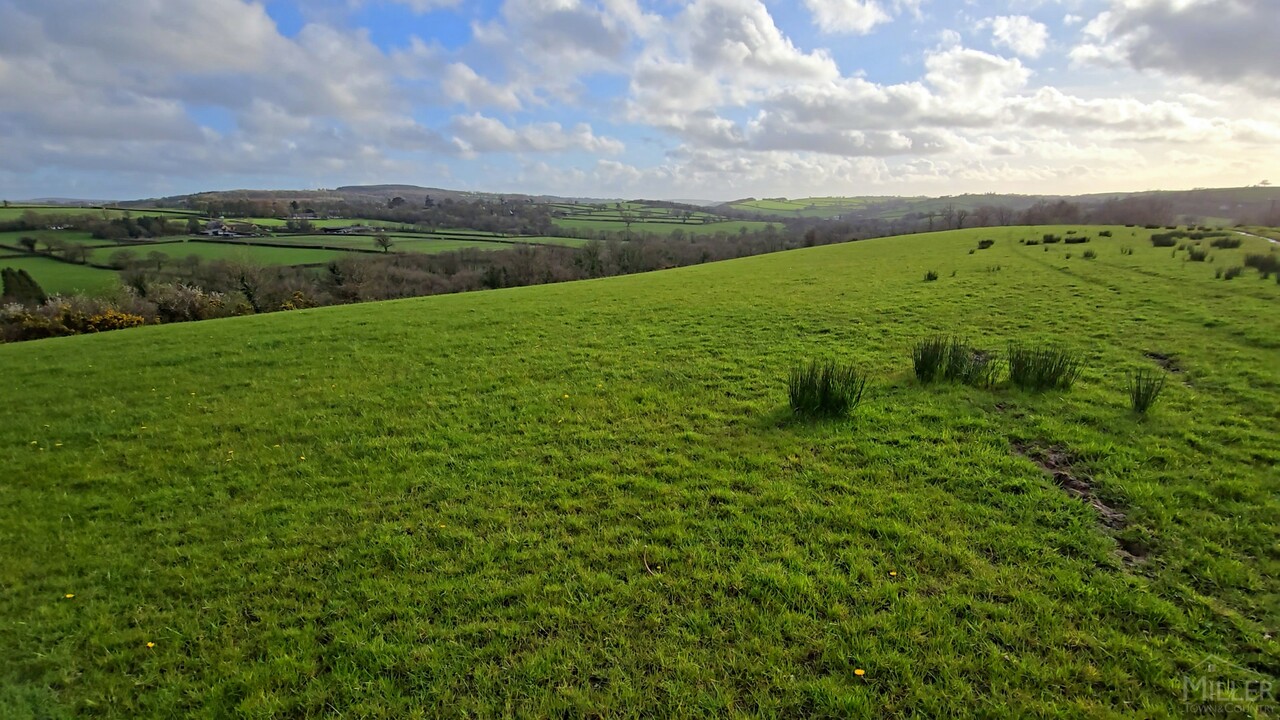 Sprighill Farm with River Lew Frontage - Fisheries.co.uk